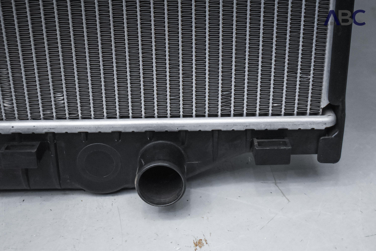 PLEXUS PA66 GF30 Vehicle Radiator (1)