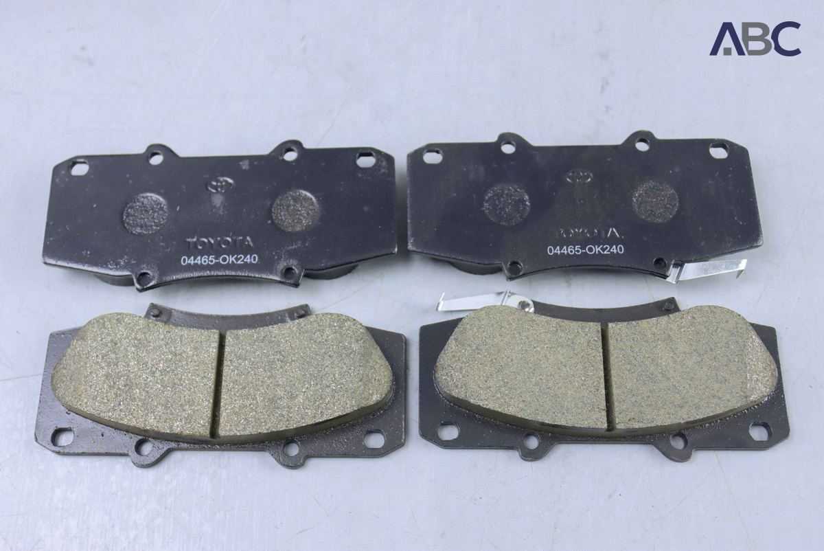TOYOTA 04465-0K240 Vehicle Brake Pads (4 Piece) (2)