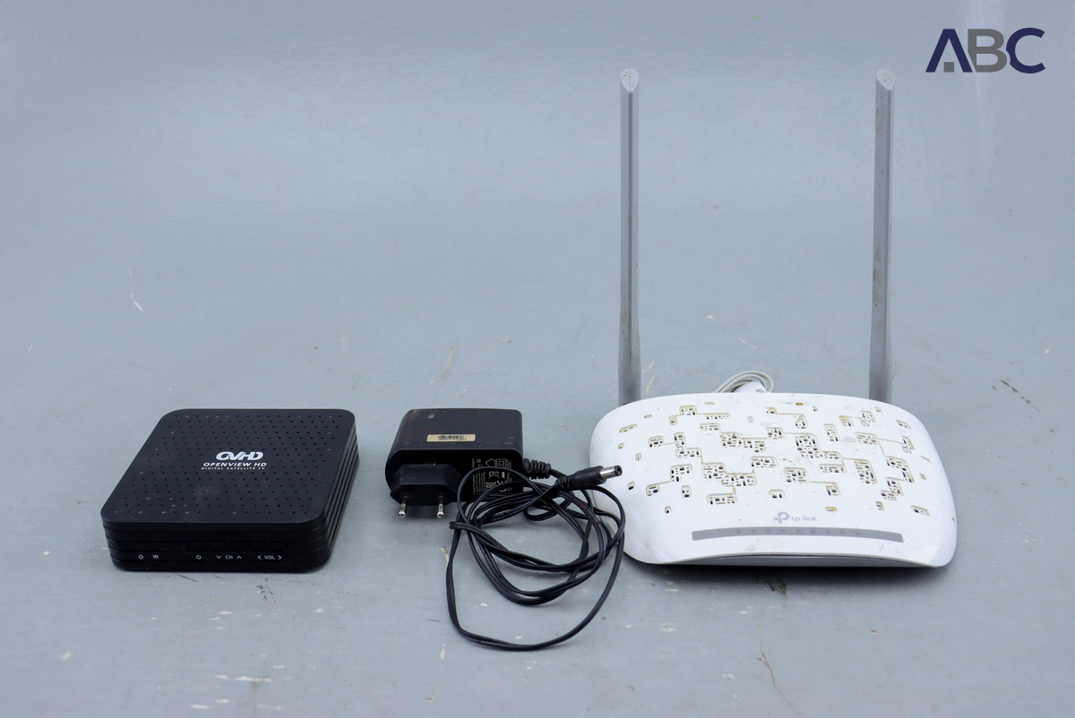 Openview Decoder & WiFi Router (2)