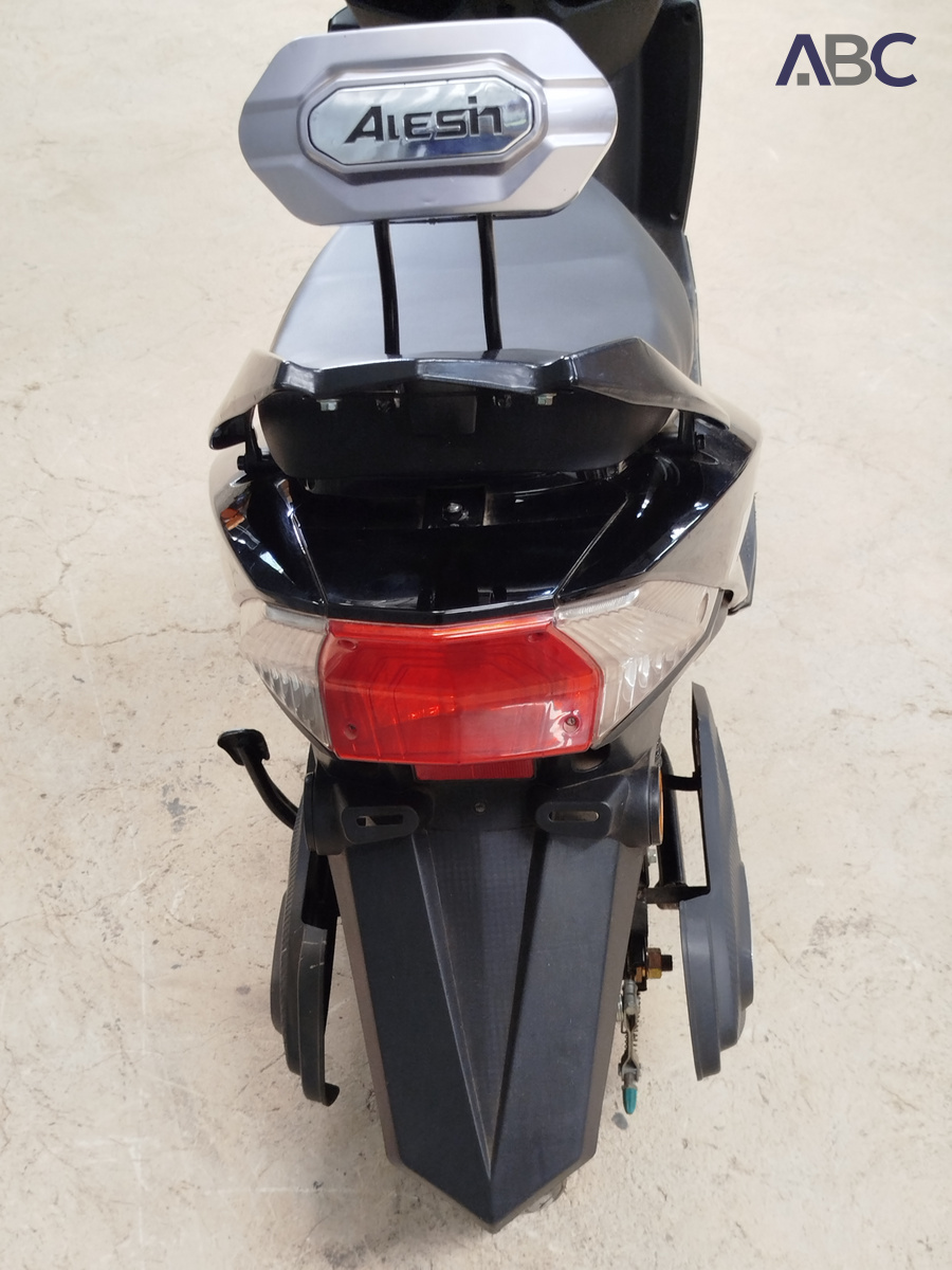 Aiesh Yike Electric Scooter (3.00 - 10) (1)